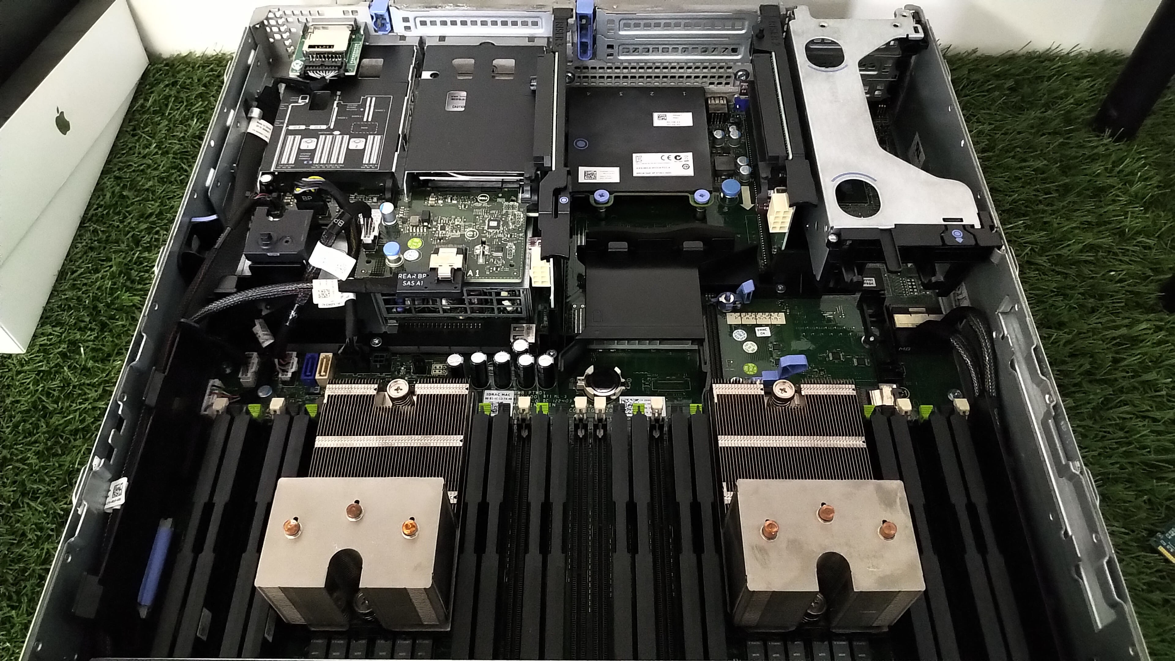 Сървър DELL Poweredge R720xd на топ цена — Vstore.bg