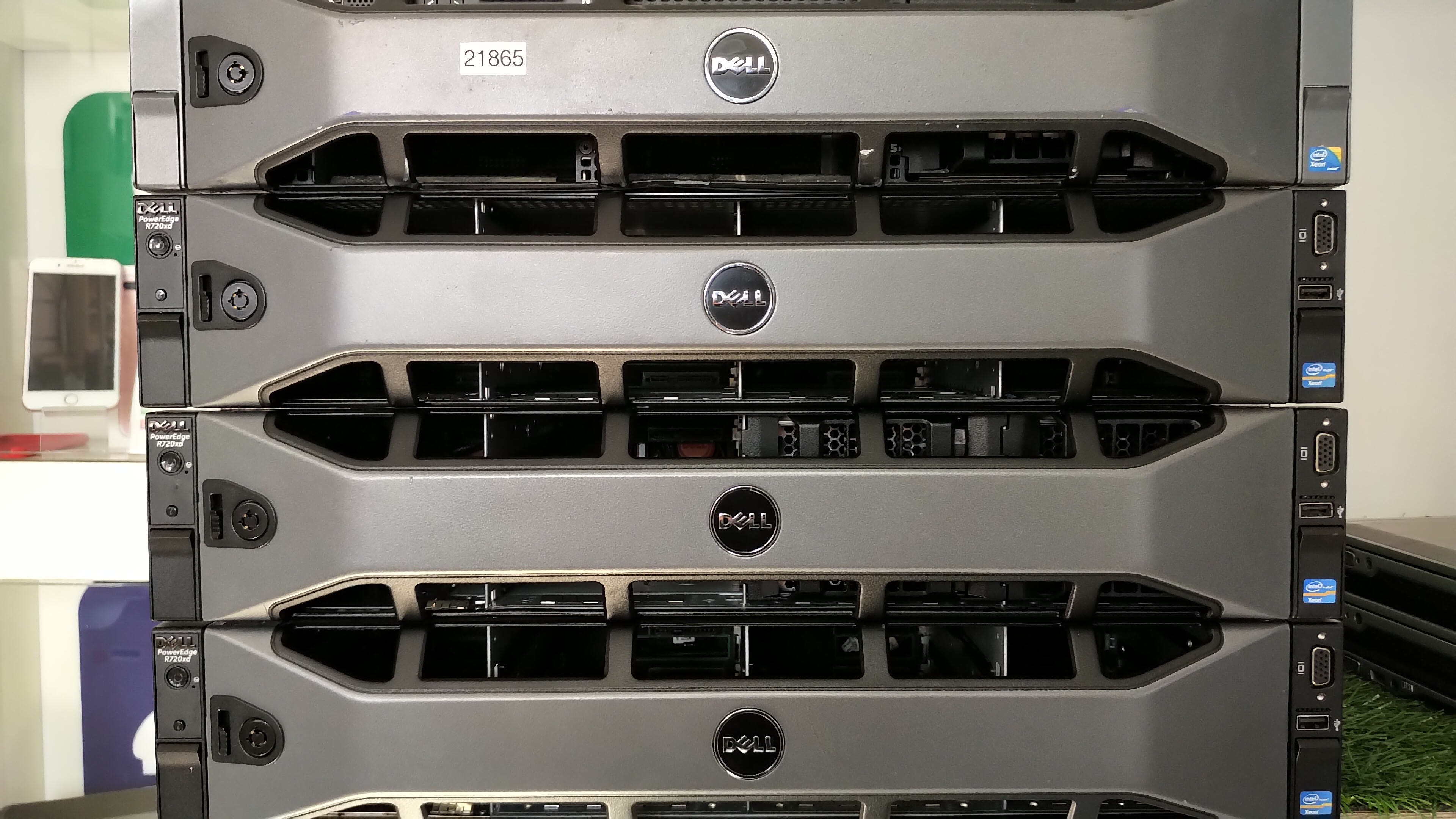 Сървър DELL Poweredge R720xd на топ цена — Vstore.bg